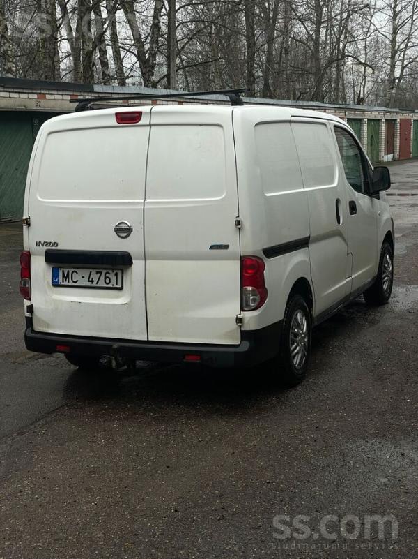 White Nissan NV200 2011 in Riga, with an engine capacity of 1.50 L and mileage of 347 thousand km for 1400 €, photo 7 on AUTOMOTO.COM.LV