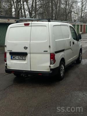 White Nissan NV200 2011 in Riga, with an engine capacity of 1.50 L and mileage of 347 thousand km for 1400 €, photo 8 on AUTOMOTO.COM.LV