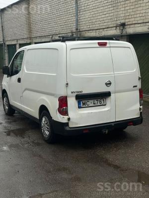 White Nissan NV200 2011 in Riga, with an engine capacity of 1.50 L and mileage of 347 thousand km for 1400 €, photo 5 on AUTOMOTO.COM.LV