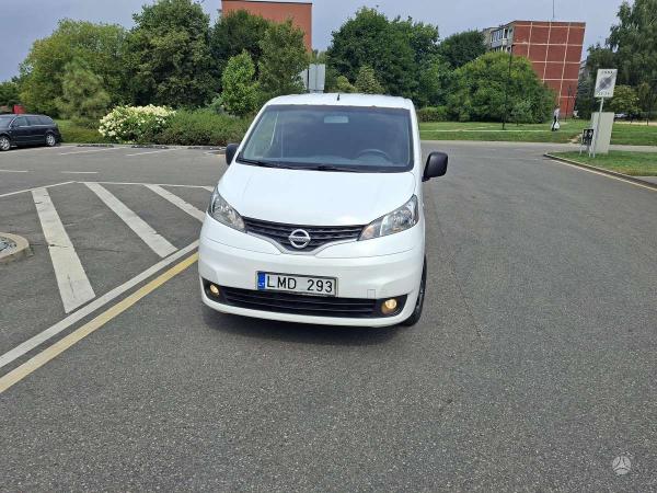White Nissan NV200 2012 in Vilnius, with an engine capacity of 1.46 L and mileage of 410 thousand km for 2500 €, photo 1 on AUTOMOTO.COM.LV