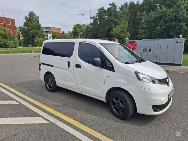 White Nissan NV200 2012 in Vilnius, with an engine capacity of 1.46 L and mileage of 410 thousand km for 2500 €, photo 4 on AUTOMOTO.COM.LV