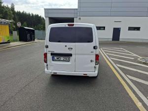 White Nissan NV200 2012 in Vilnius, with an engine capacity of 1.46 L and mileage of 410 thousand km for 2500 €, photo 5 on AUTOMOTO.COM.LV