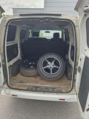 White Nissan NV200 2012 in Vilnius, with an engine capacity of 1.46 L and mileage of 410 thousand km for 2500 €, photo 6 on AUTOMOTO.COM.LV