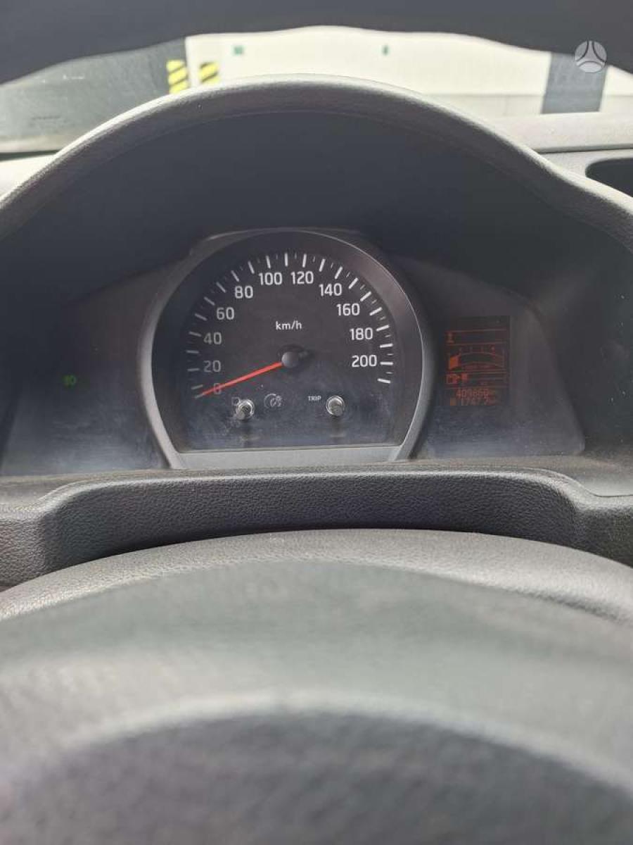 White Nissan NV200 2012 in Vilnius, with an engine capacity of 1.46 L and mileage of 410 thousand km for 2500 €, photo 7 on AUTOMOTO.COM.LV
