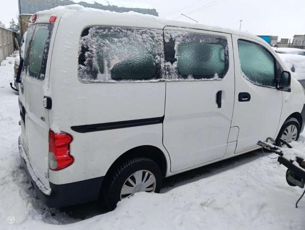 Balts Nissan NV200 2014 Marijampole, ar dzinēja tilpumu 1.46 L un nobraukumu 274 tūkst. km par 3950 €, foto 8 vietnē AUTOMOTO.COM.LV