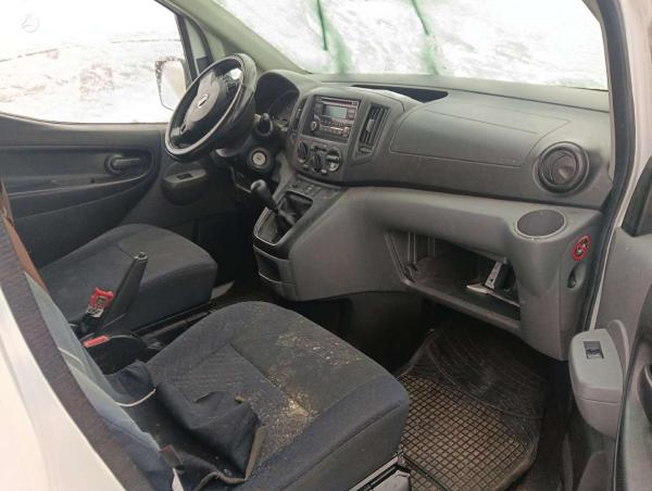 Balts Nissan NV200 2014 Marijampole, ar dzinēja tilpumu 1.46 L un nobraukumu 274 tūkst. km par 3950 €, foto 10 vietnē AUTOMOTO.COM.LV