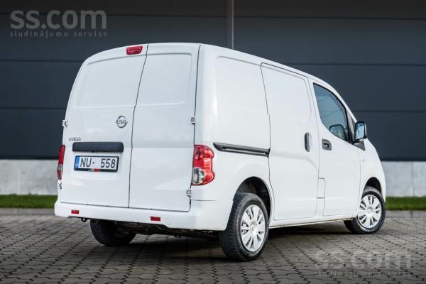 White Nissan NV200 2019 in Riga, with an engine capacity of 1.50 L and mileage of 132 thousand km for 7990 €, photo 6 on AUTOMOTO.COM.LV