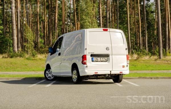 Nissan NV200 2019 Rīga vietnē Balts Nissan NV200 2019 Rīga, ar dzinēja tilpumu 1.50 L un nobraukumu 330 tūkst. km par 5490 €, foto 9 vietnē AUTOMOTO.COM.LV