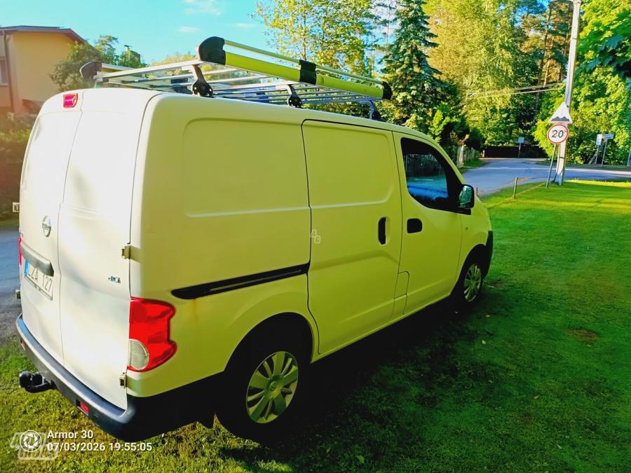 White Nissan NV200 2015 in Vilnius, with an engine capacity of 1.50 L and mileage of 190 thousand km for 4800 €, photo 4 on AUTOMOTO.COM.LV