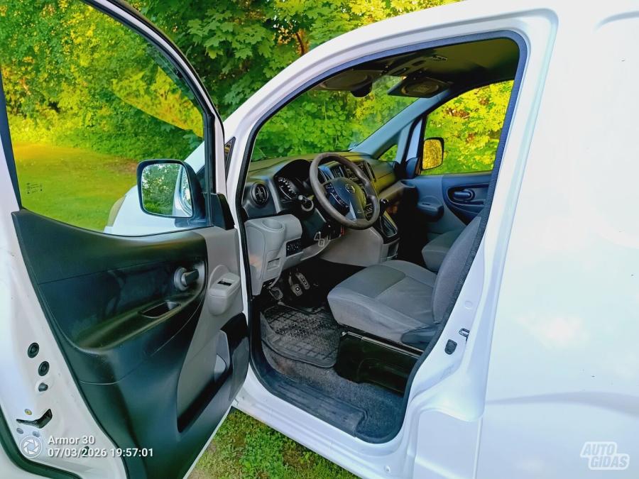 White Nissan NV200 2015 in Vilnius, with an engine capacity of 1.50 L and mileage of 190 thousand km for 4800 €, photo 10 on AUTOMOTO.COM.LV