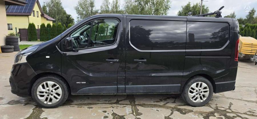 Black Nissan NV300 2018 in Vilnius, with an engine capacity of 1.60 L and mileage of 210 thousand km for 3222 €, photo 5 on AUTOMOTO.COM.LV