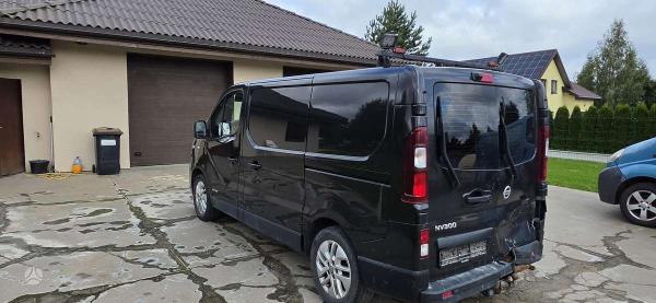 Black Nissan NV300 2018 in Vilnius, with an engine capacity of 1.60 L and mileage of 210 thousand km for 3222 €, photo 6 on AUTOMOTO.COM.LV