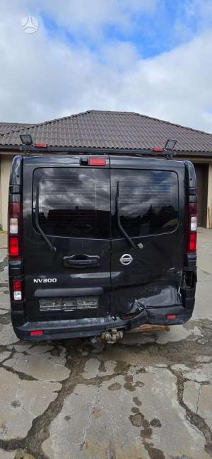 Black Nissan NV300 2018 in Vilnius, with an engine capacity of 1.60 L and mileage of 210 thousand km for 3222 €, photo 7 on AUTOMOTO.COM.LV