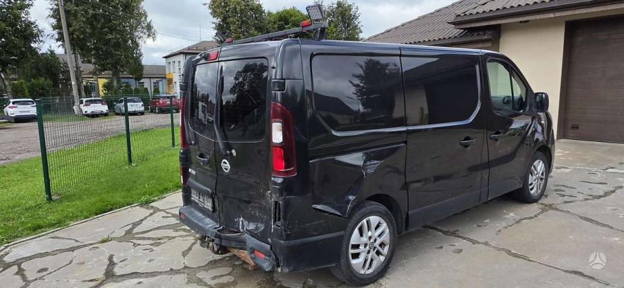 Black Nissan NV300 2018 in Vilnius, with an engine capacity of 1.60 L and mileage of 210 thousand km for 3222 €, photo 8 on AUTOMOTO.COM.LV