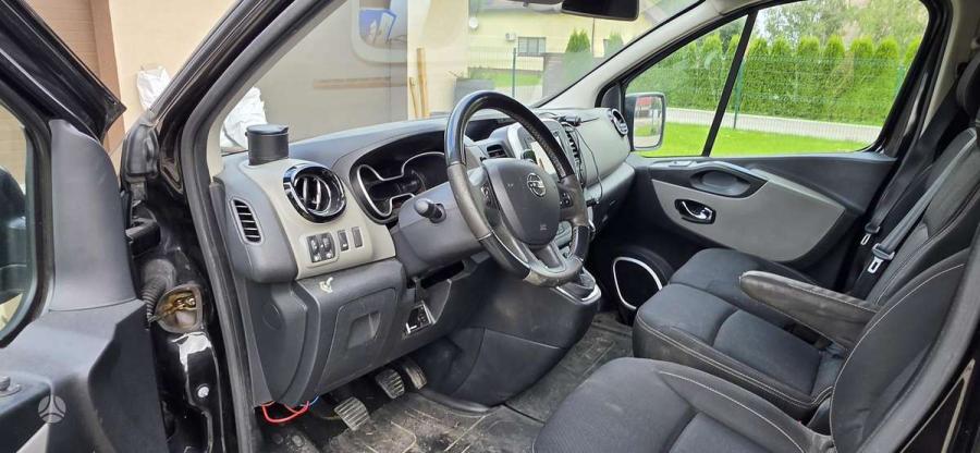 Black Nissan NV300 2018 in Vilnius, with an engine capacity of 1.60 L and mileage of 210 thousand km for 3222 €, photo 19 on AUTOMOTO.COM.LV