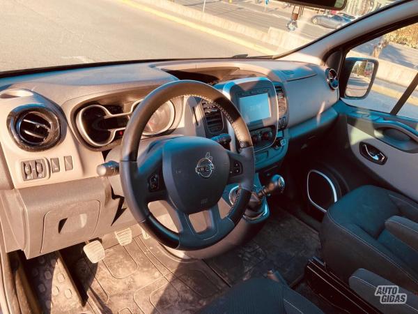 Black Nissan NV300 2018 in Kaunas, with an engine capacity of 1.60 L and mileage of 201 thousand km for 12900 €, photo 5 on AUTOMOTO.COM.LV
