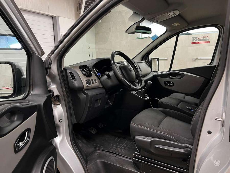 Grey Nissan NV300 2018 in Marijampole, with an engine capacity of 1.60 L and mileage of 146 thousand km for 15549 €, photo 9 on AUTOMOTO.COM.LV