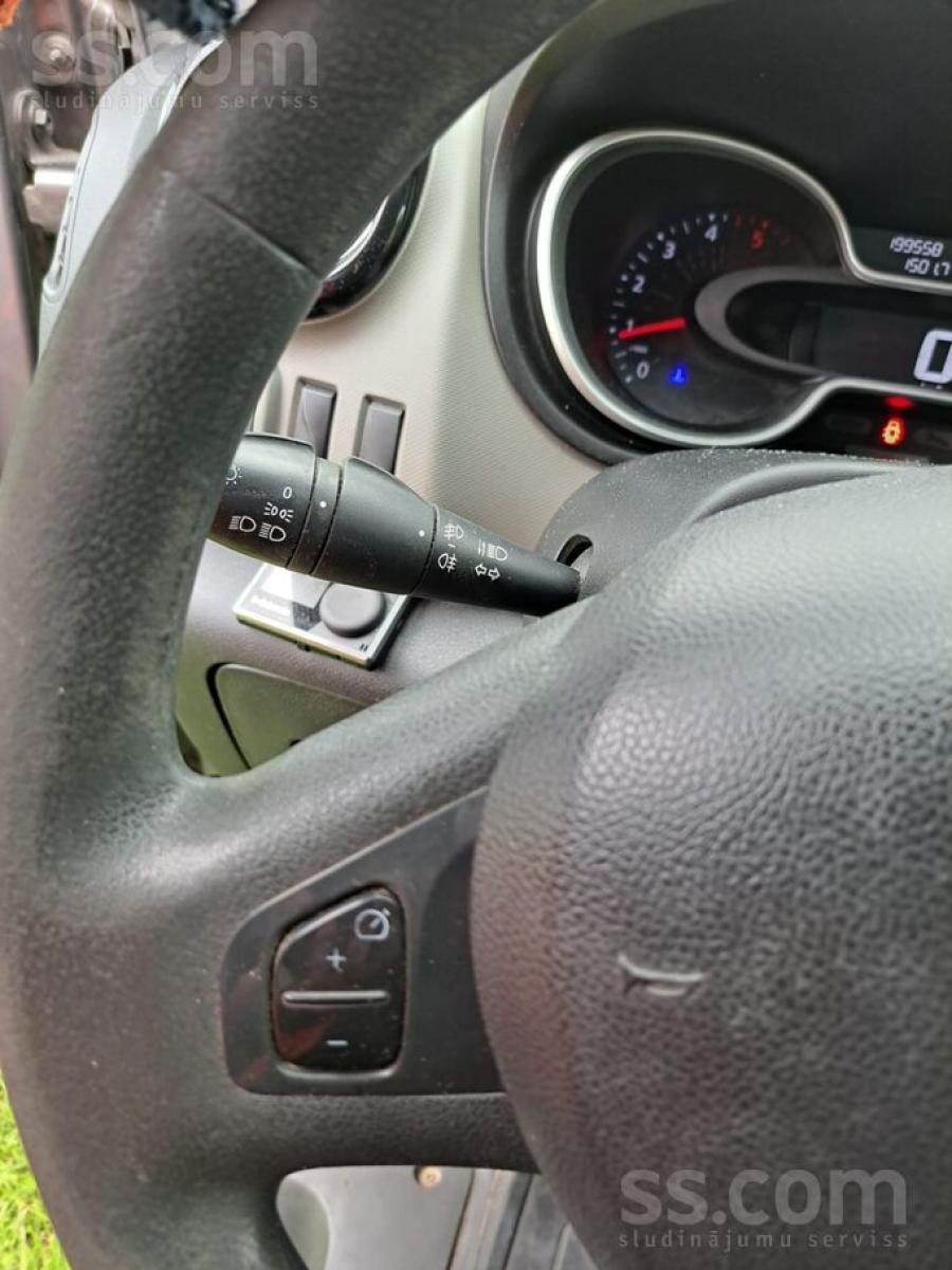 Nissan NV300 2017 in Limbazi, with an engine capacity of 1.60 L and mileage of 199 thousand km for 7900 €, photo 16 on AUTOMOTO.COM.LV
