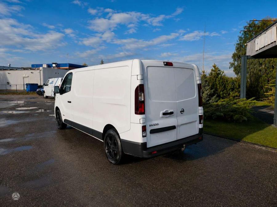 White Nissan NV300 2019 in Pakruojis, with an engine capacity of 1.60 L and mileage of 208 thousand km for 7800 €, photo 6 on AUTOMOTO.COM.LV