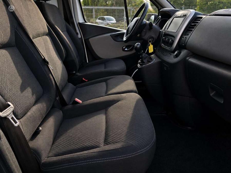 White Nissan NV300 2019 in Pakruojis, with an engine capacity of 1.60 L and mileage of 208 thousand km for 7800 €, photo 8 on AUTOMOTO.COM.LV
