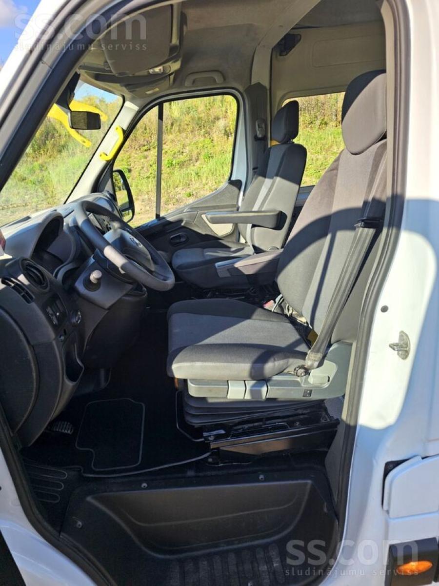 White Nissan NV300 2016 in Cesis, with an engine capacity of 2.30 L and mileage of 267 thousand km for 10890 €, photo 25 on AUTOMOTO.COM.LV