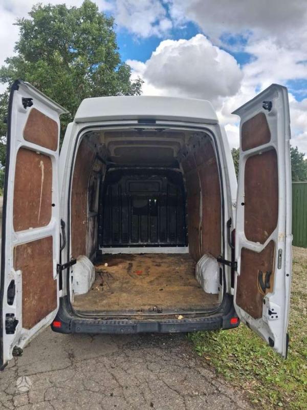 White Nissan NV400 2016 in Siauliai, with an engine capacity of 2.30 L and mileage of 246 thousand km for 3700 €, photo 8 on AUTOMOTO.COM.LV