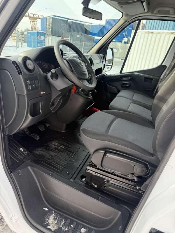 White Nissan NV400 2019 in Kaunas, with an engine capacity of 2.30 L and mileage of 170 thousand km for 9600 €, photo 4 on AUTOMOTO.COM.LV