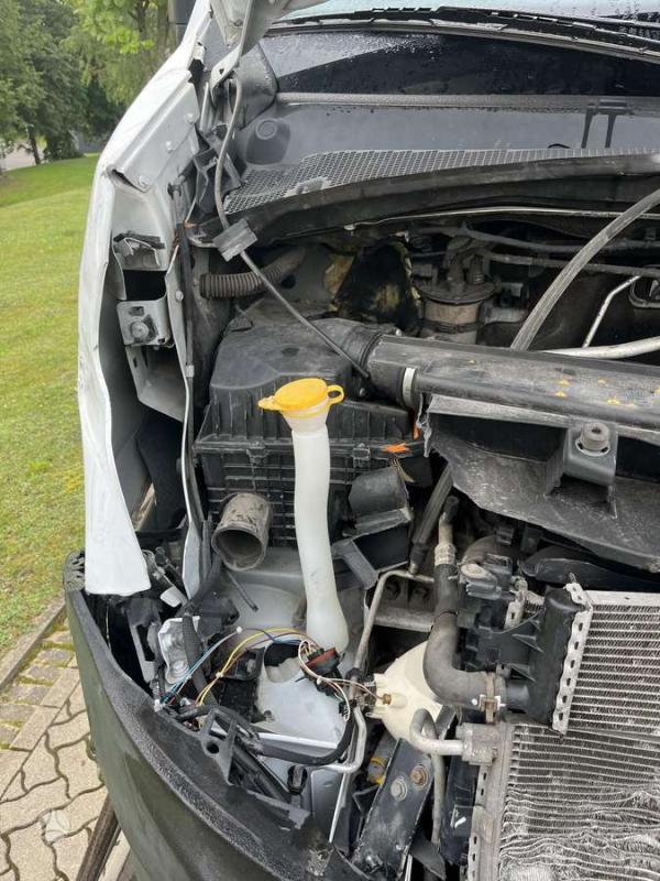 White Nissan NV400 2020 in Alytus, with an engine capacity of 2.30 L and mileage of 149 thousand km for 11979 €, photo 10 on AUTOMOTO.COM.LV