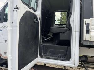 White Nissan NV400 2020 in Alytus, with an engine capacity of 2.30 L and mileage of 149 thousand km for 11979 €, photo 16 on AUTOMOTO.COM.LV