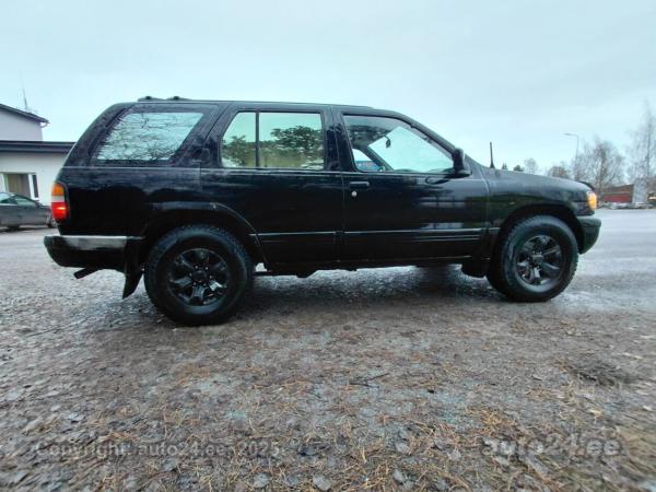 Melns Nissan Pathfinder 1997 Tallina, ar dzinēja tilpumu 3.30 L un nobraukumu 299 tūkst. km par 1200 €, foto 7 vietnē AUTOMOTO.COM.LV