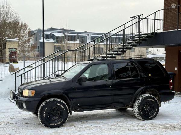 Black Nissan Pathfinder 2000 in Vilnius, with an engine capacity of 3.28 L and mileage of 240 thousand km for 2990 €, photo 3 on AUTOMOTO.COM.LV