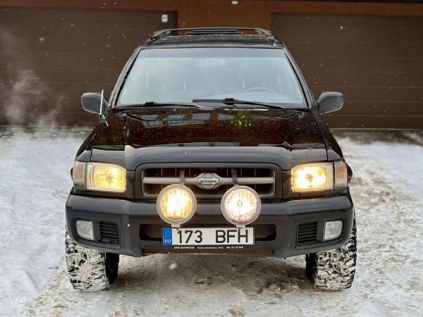 Black Nissan Pathfinder 2000 in Vilnius, with an engine capacity of 3.28 L and mileage of 240 thousand km for 2990 €, photo 4 on AUTOMOTO.COM.LV