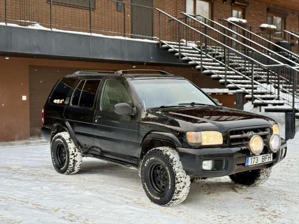 Black Nissan Pathfinder 2000 in Vilnius, with an engine capacity of 3.28 L and mileage of 240 thousand km for 2990 €, photo 5 on AUTOMOTO.COM.LV