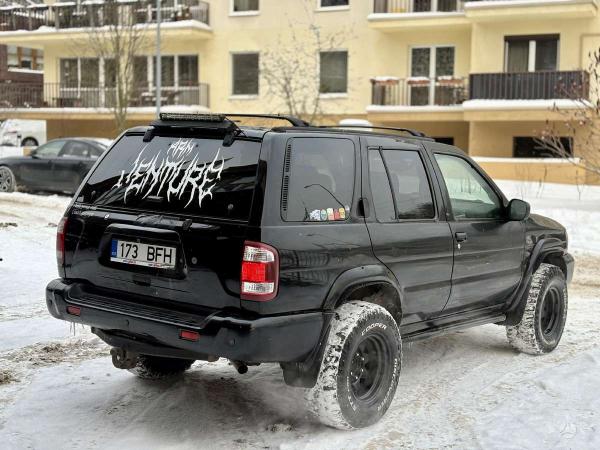 Black Nissan Pathfinder 2000 in Vilnius, with an engine capacity of 3.28 L and mileage of 240 thousand km for 2990 €, photo 6 on AUTOMOTO.COM.LV