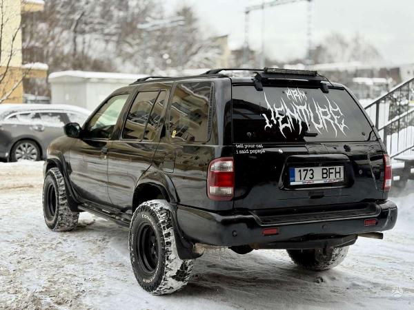 Black Nissan Pathfinder 2000 in Vilnius, with an engine capacity of 3.28 L and mileage of 240 thousand km for 2990 €, photo 7 on AUTOMOTO.COM.LV