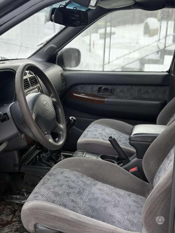 Black Nissan Pathfinder 2000 in Vilnius, with an engine capacity of 3.28 L and mileage of 240 thousand km for 2990 €, photo 8 on AUTOMOTO.COM.LV