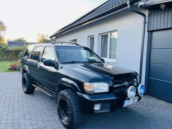 Melns Nissan Pathfinder 2001 Trakai, ar dzinēja tilpumu 3.27 L un nobraukumu 235 tūkst. km par 2850 €, foto 1 vietnē AUTOMOTO.COM.LV