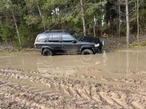 Black Nissan Pathfinder 2001 in Trakai, with an engine capacity of 3.27 L and mileage of 235 thousand km for 2850 €, photo 3 on AUTOMOTO.COM.LV