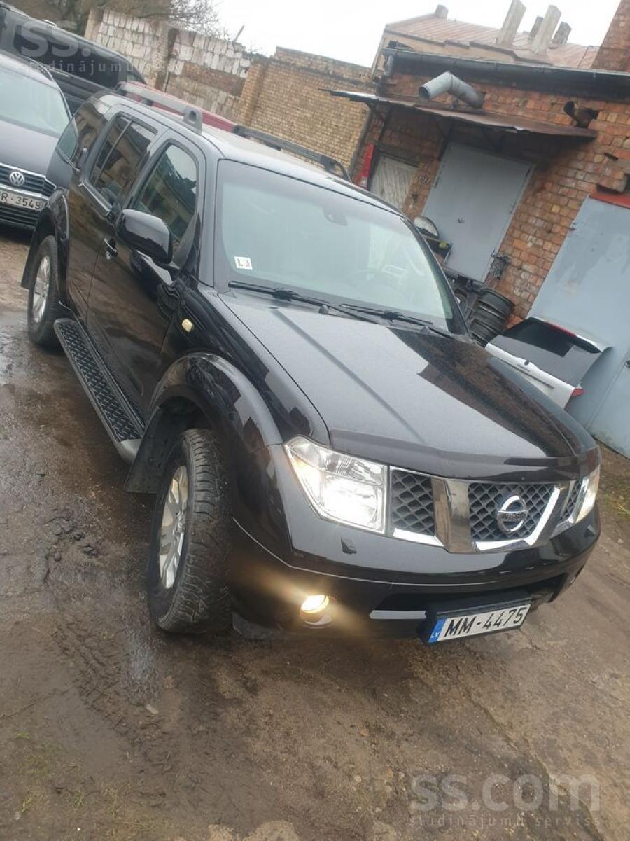 Melns Nissan Pathfinder 2005 Rīga, ar dzinēja tilpumu 2.50 L un nobraukumu 407 tūkst. km par 5500 €, foto 1 vietnē AUTOMOTO.COM.LV