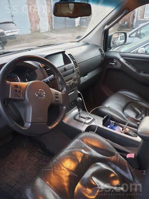Melns Nissan Pathfinder 2005 Rīga, ar dzinēja tilpumu 2.50 L un nobraukumu 407 tūkst. km par 5500 €, foto 4 vietnē AUTOMOTO.COM.LV
