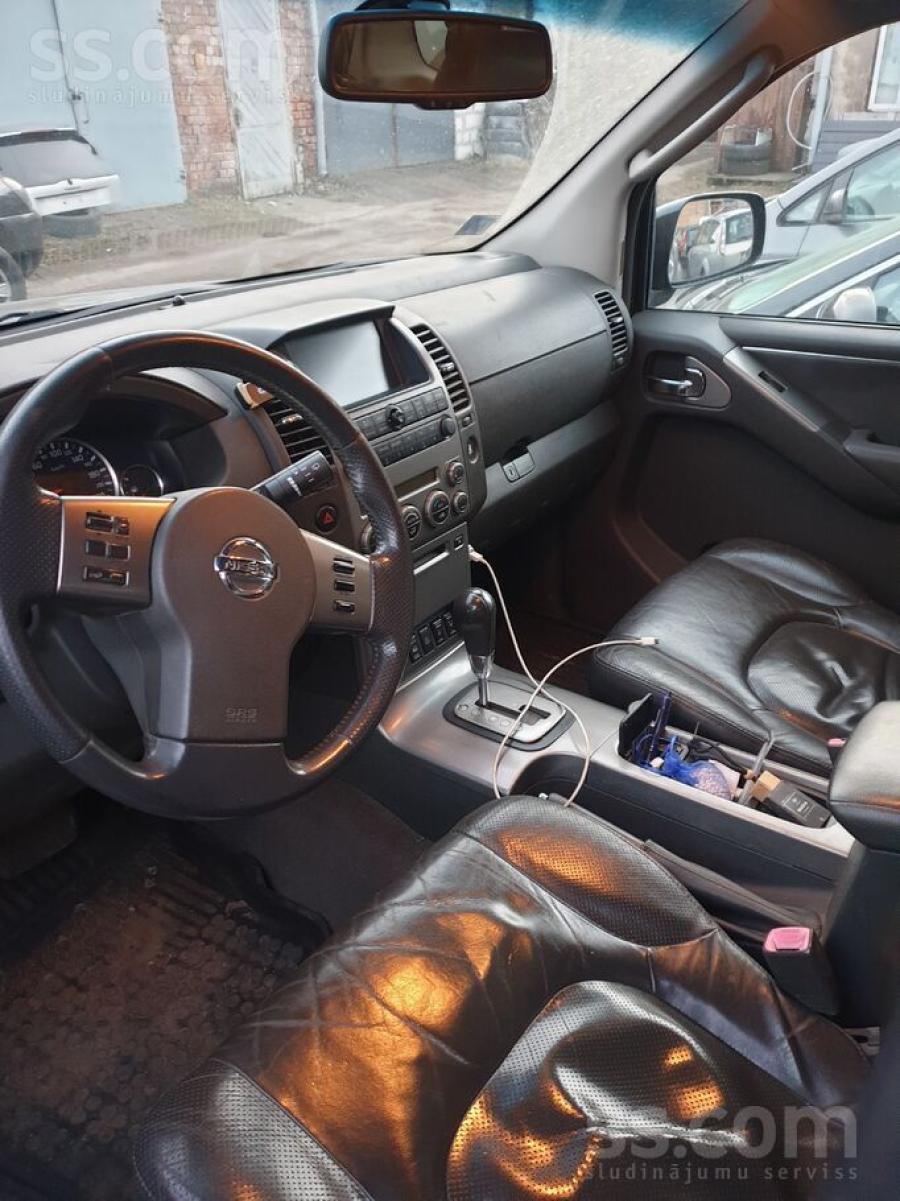 Melns Nissan Pathfinder 2005 Rīga, ar dzinēja tilpumu 2.50 L un nobraukumu 407 tūkst. km par 5500 €, foto 4 vietnē AUTOMOTO.COM.LV