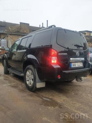 Melns Nissan Pathfinder 2005 Rīga, ar dzinēja tilpumu 2.50 L un nobraukumu 407 tūkst. km par 5500 €, foto 9 vietnē AUTOMOTO.COM.LV