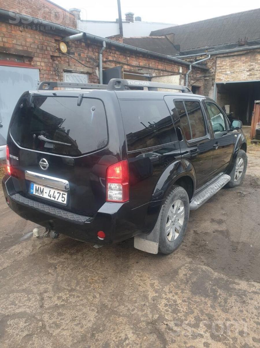 Melns Nissan Pathfinder 2005 Rīga, ar dzinēja tilpumu 2.50 L un nobraukumu 407 tūkst. km par 5500 €, foto 10 vietnē AUTOMOTO.COM.LV