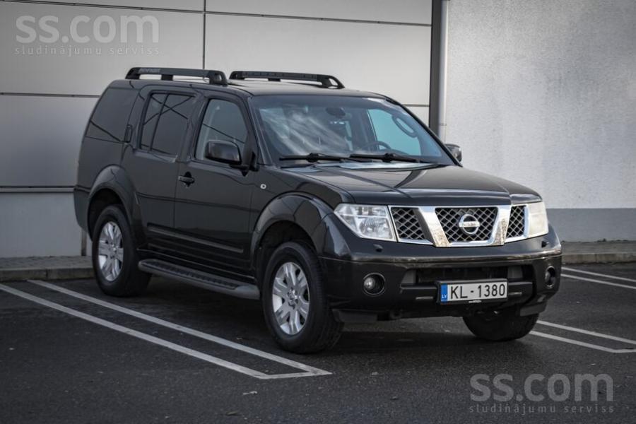 Black Nissan Pathfinder 2005 in Riga, with an engine capacity of 2.50 L and mileage of 0 thousand km for 7500 €, photo 3 on AUTOMOTO.COM.LV
