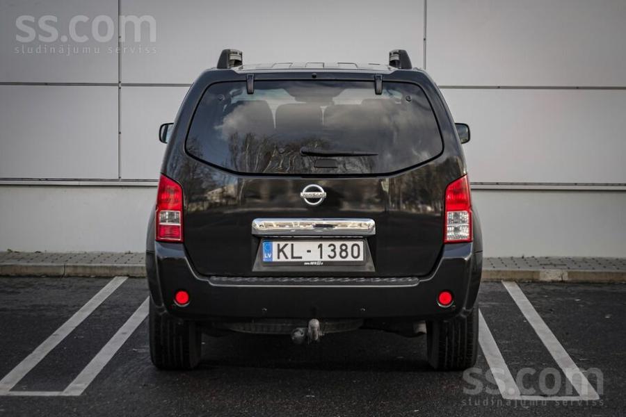 Black Nissan Pathfinder 2005 in Riga, with an engine capacity of 2.50 L and mileage of 0 thousand km for 7500 €, photo 5 on AUTOMOTO.COM.LV