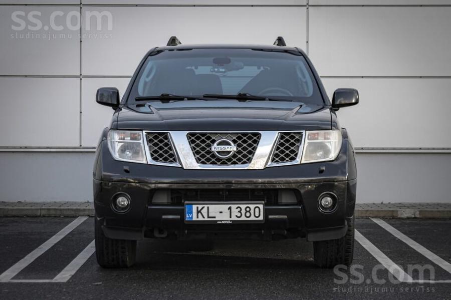 Black Nissan Pathfinder 2005 in Riga, with an engine capacity of 2.50 L and mileage of 0 thousand km for 7500 €, photo 3 on AUTOMOTO.COM.LV
