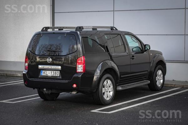 Black Nissan Pathfinder 2005 in Riga, with an engine capacity of 2.50 L and mileage of 0 thousand km for 7500 €, photo 4 on AUTOMOTO.COM.LV