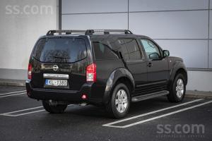 Black Nissan Pathfinder 2005 in Riga, with an engine capacity of 2.50 L and mileage of 0 thousand km for 7500 €, photo 5 on AUTOMOTO.COM.LV