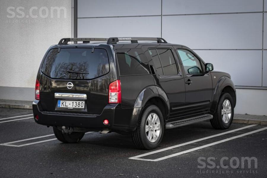 Black Nissan Pathfinder 2005 in Riga, with an engine capacity of 2.50 L and mileage of 0 thousand km for 7500 €, photo 5 on AUTOMOTO.COM.LV