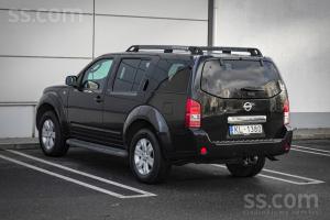 Black Nissan Pathfinder 2005 in Riga, with an engine capacity of 2.50 L and mileage of 0 thousand km for 7500 €, photo 7 on AUTOMOTO.COM.LV